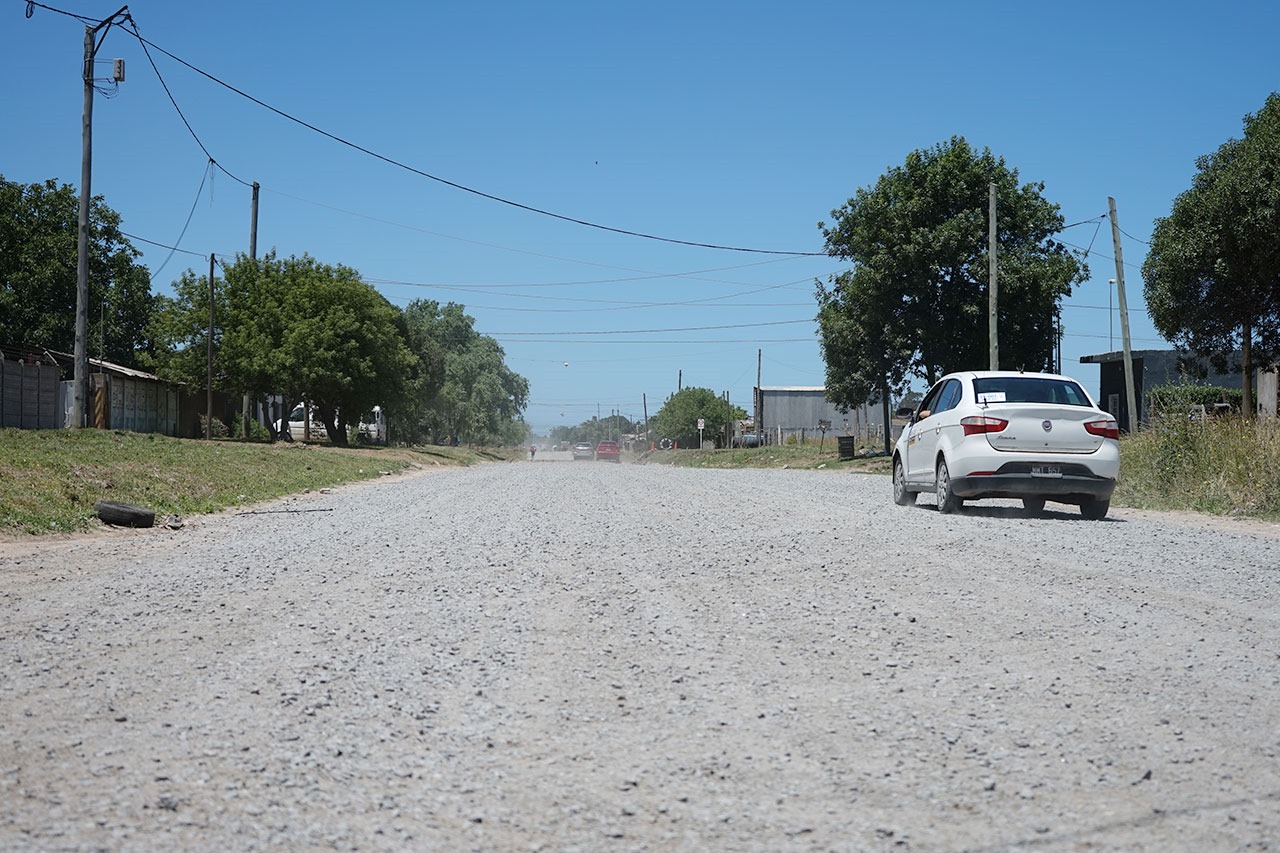 Mejora en las calles de Quequén: se colocó granza – Ecos Diarios Necochea