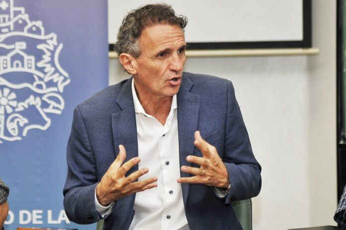 Katopodis habló de “un mapa de elefantes blancos” por la paralización ...