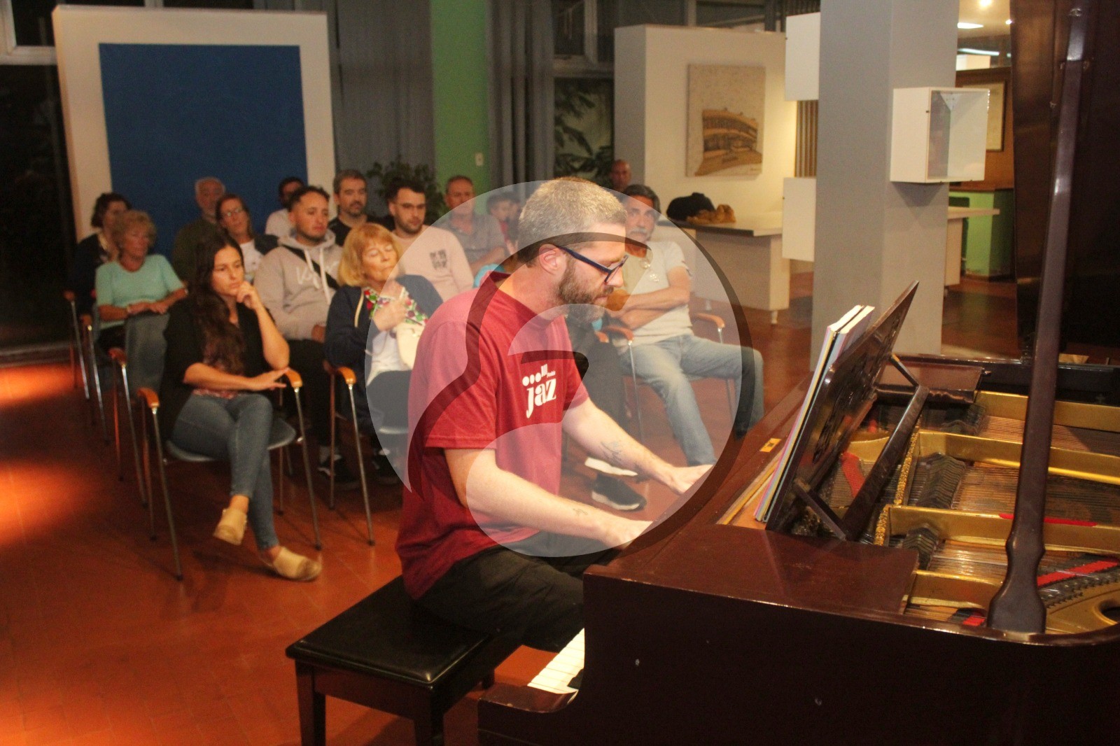 El pianista Manuel Núñez se presenta con “Desarma y Canta” – Ecos ...