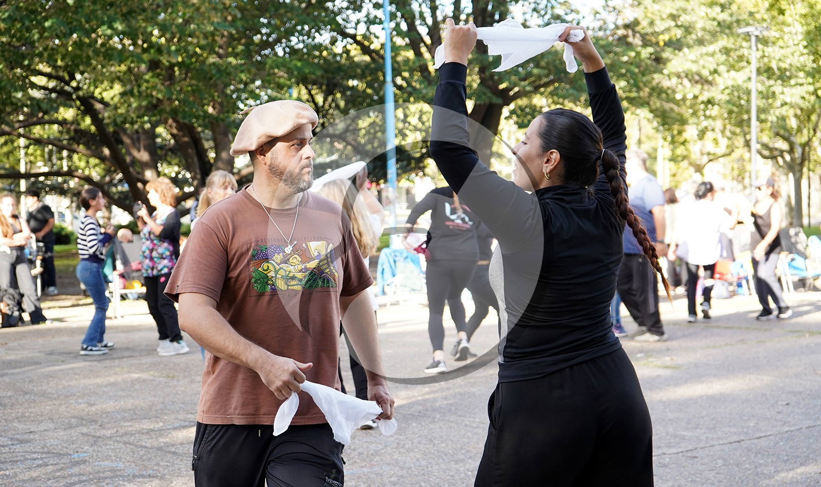 Se celebra el Día de la Zamba en la Plaza con música y danzas – Ecos ...