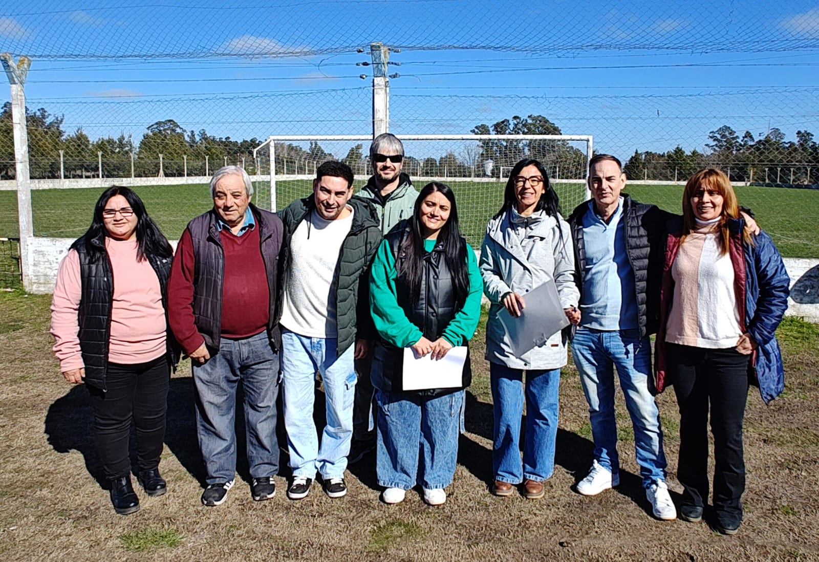 Andrea Cáceres visitó y entregó subsidio en Lobería – Ecos Diarios Necochea