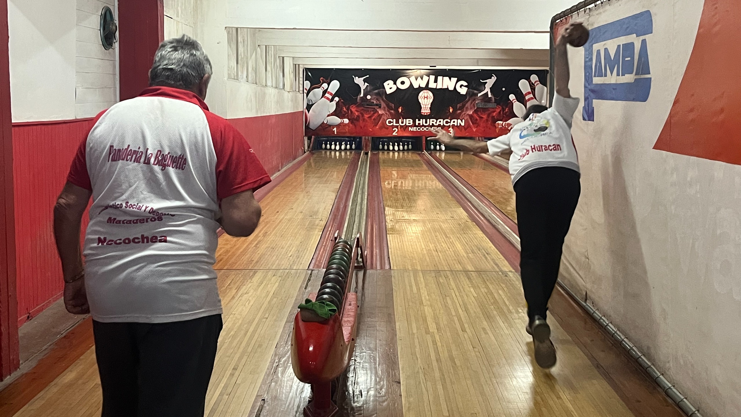 Sigue su curso el Torneo Nacional de bowling en el Club Huracán – Ecos ...