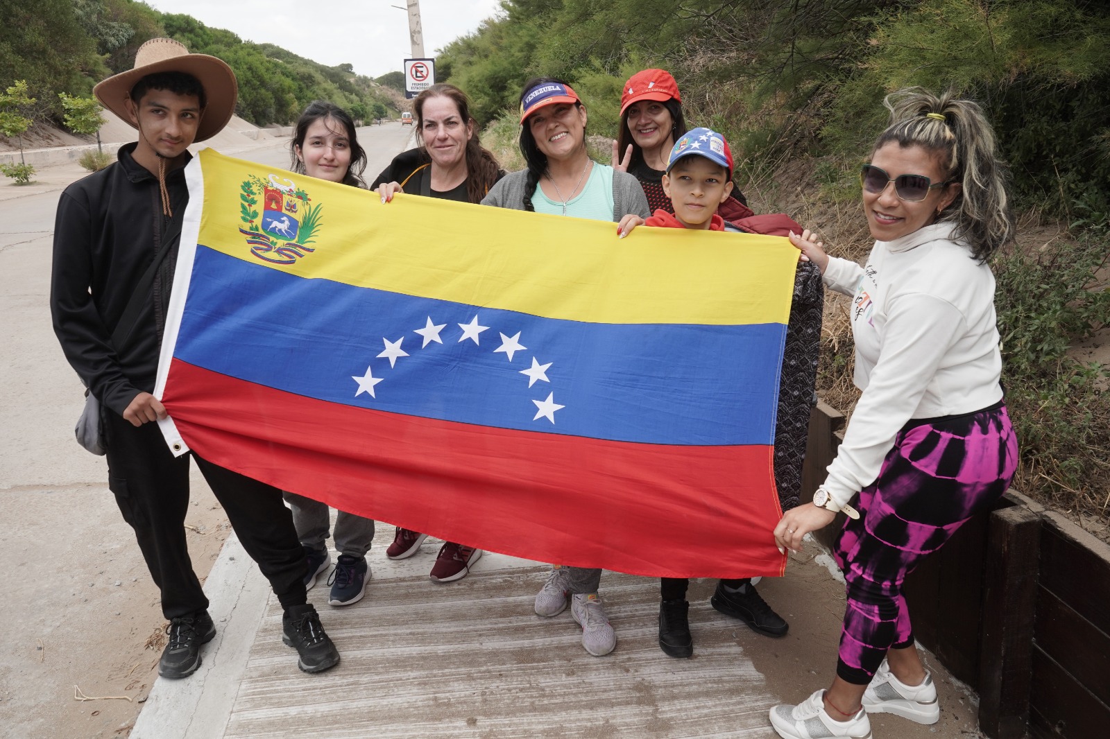 Profunda emoción de venezolanos en Necochea – Ecos Diarios Necochea
